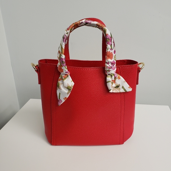 Estee Lauder | Bags | New Cute Estee Lauder Small Red Floral Crossbody ...